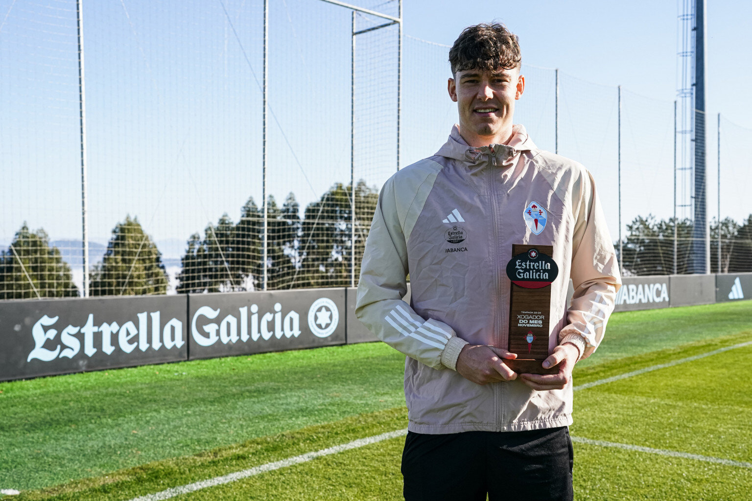 Jørgen S. Larsen, winner of the Estrella Galicia award for the best Celeste player of November ...
